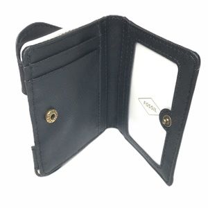 Fossil | Bags | Fossil Madison Bifold Dog Wallet Cream Black | Poshmark